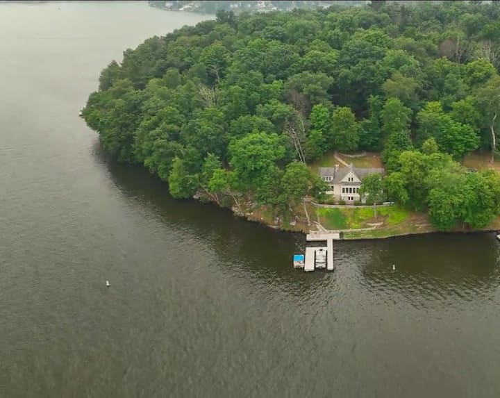 Lake House On An Island! - Lake Hopatcong, NJ