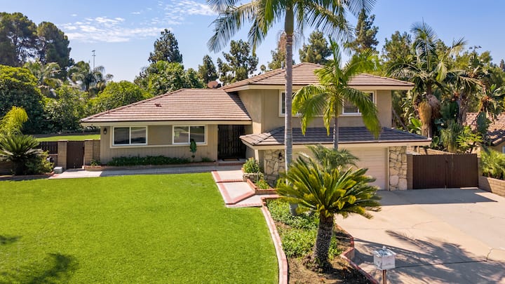 California Gold Oasis- Disneyland, Biola, Gameroom - Whittier, CA