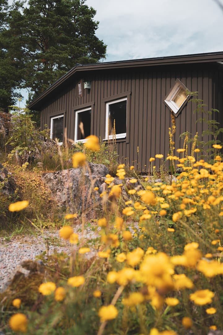 Calm Modern Family Cottage | 5 Min To Beach - Hallstavik