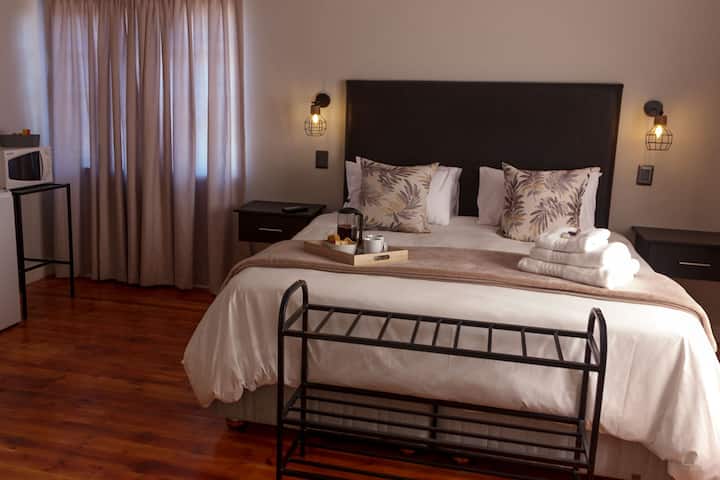 Family Room - Sleeps 4 - Cradock