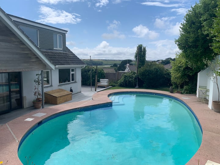 Family Home With Private Pool - Newquay