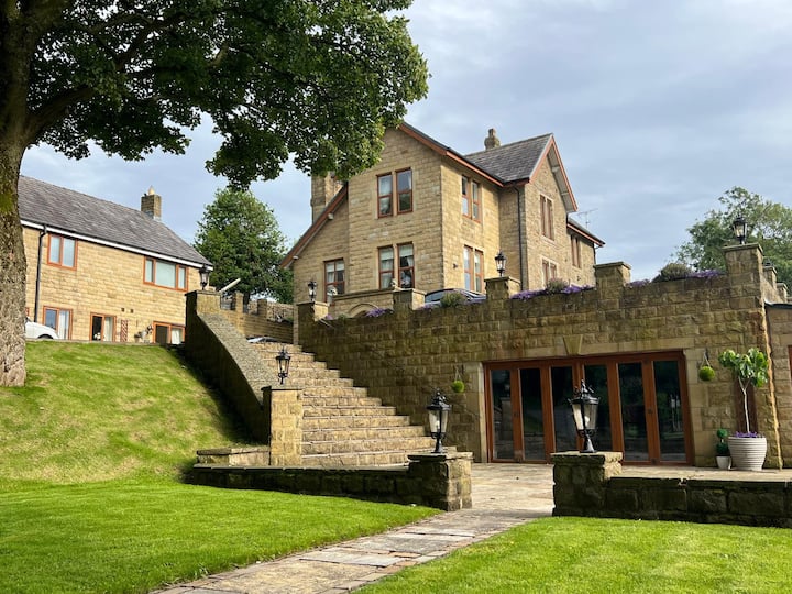 Hoots Hollow - Glossop