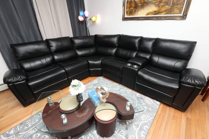 Charming Huge 4 Bedrooms Fits 13 - Niagara Falls, NY