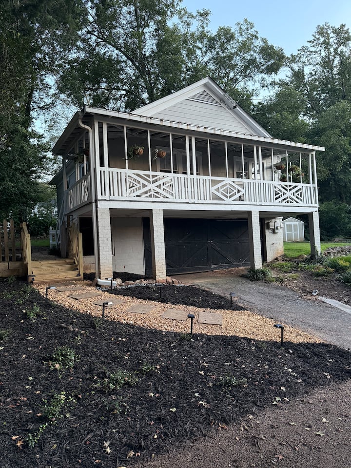Classic City Carriage House - Athens, GA
