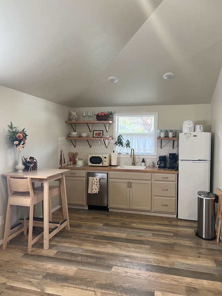 Pet Friendly Guesthouse - Richardson, TX