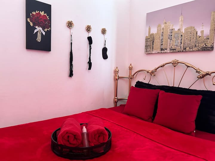 Red Loft | Couples Stay| Colonial Building In Town - Guayama