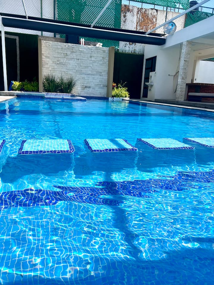 Casa Moderna Con Alberca Climatizada Y Jacuzzi - Cuernavaca