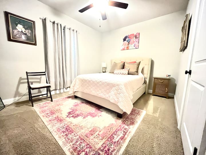 Private Queen Bedroom/bath - Biloxi, MS