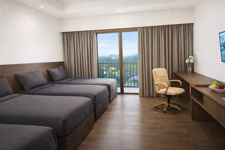 Beach Bay@ Attractions Packed Beach Resort 4 Beds. - Singapore