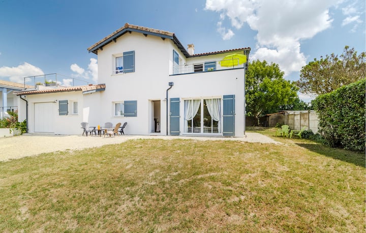 Beach Front Home In Marennes-hiers-brouage - Saint-Trojan-les-Bains