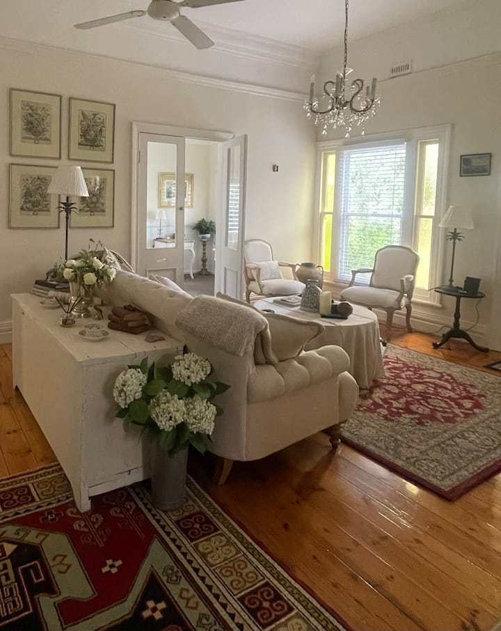 Original Farmhouse Apartment - Castlemaine