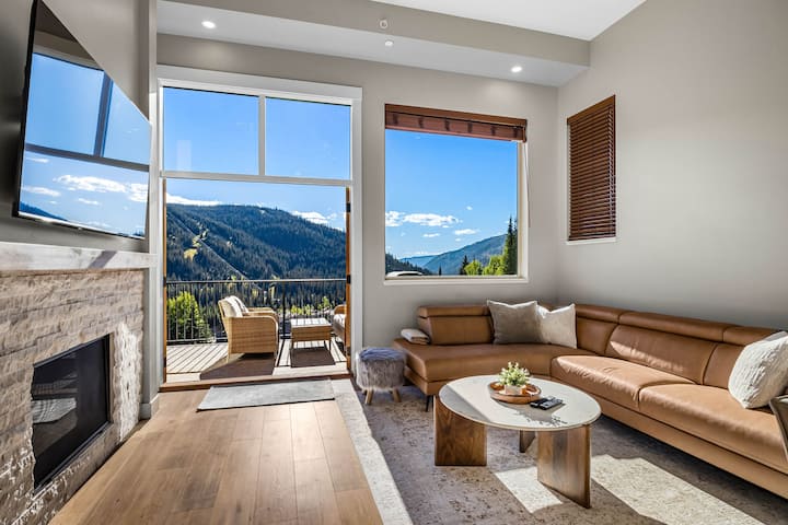 Mountain Views, Ski-in/out, Private Hot Tub - Sun Peaks