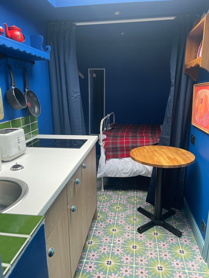 Traveler’s Cabin - London