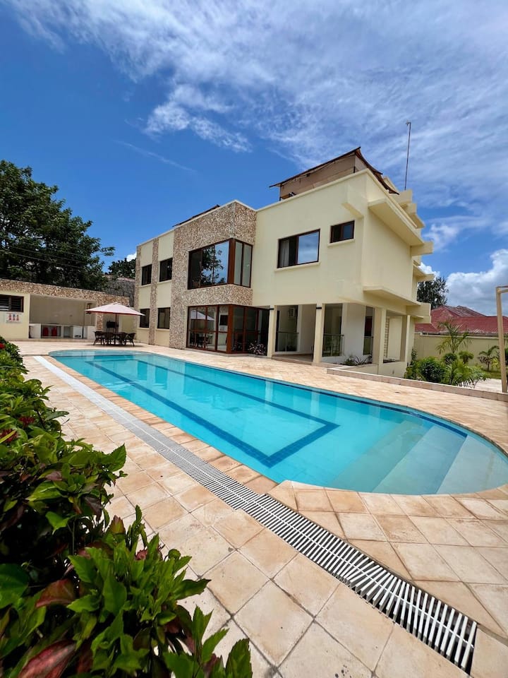 Tawi Villas 5-bedroom Apartment - Diani Beach