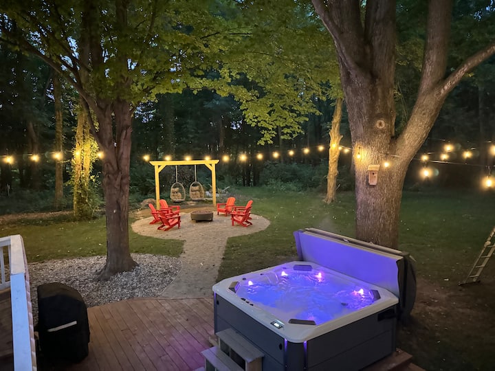 2 King Suites • Hot Tub • Game Room • Pet-friendly - Saugatuck, MI