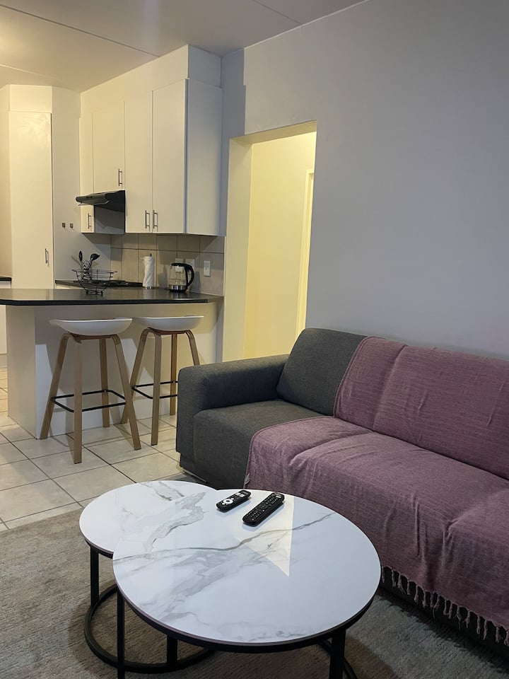 Serene 2 Bed 2 Bath Groundfloor Studio - Krugersdorp