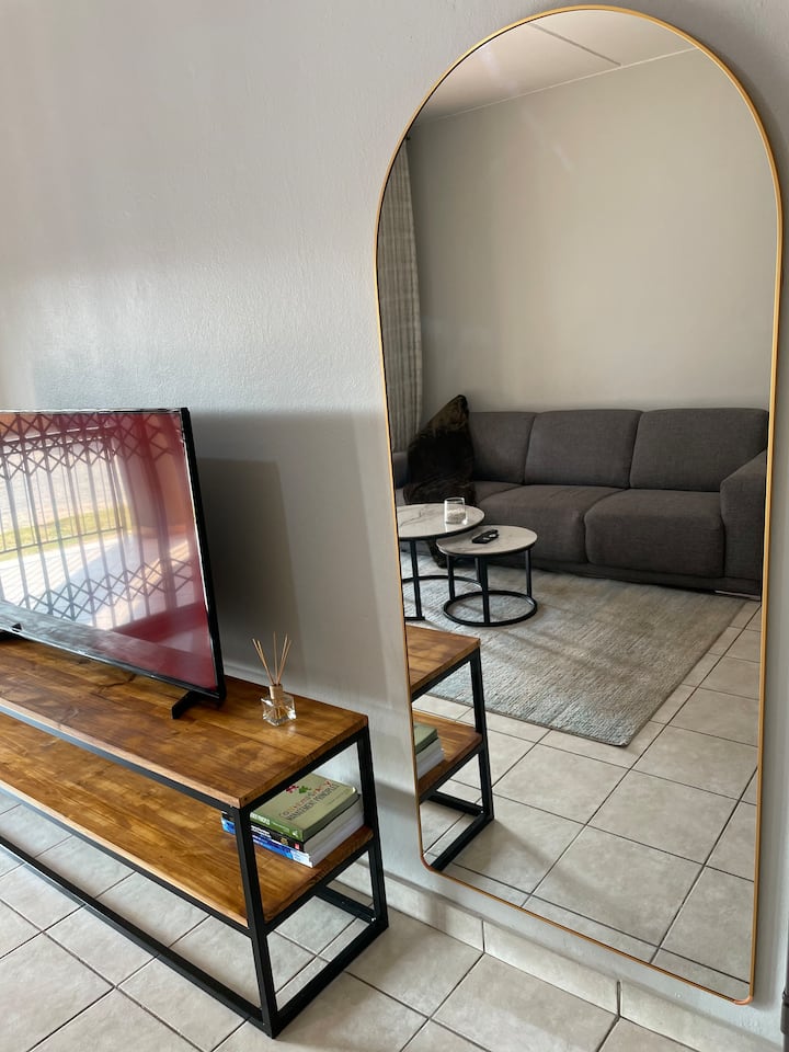 Serene 2 Bed 2 Bath Groundfloor Studio - Krugersdorp