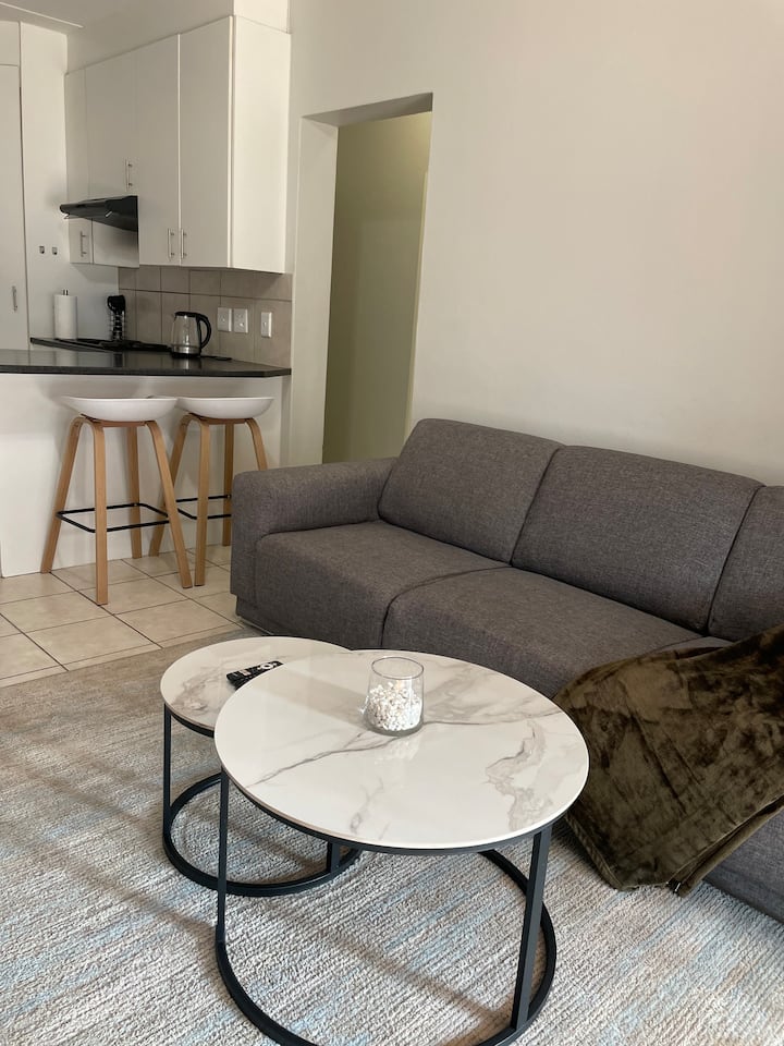 Serene 2-bed 2-bath Ground-floor Retreat - Krugersdorp