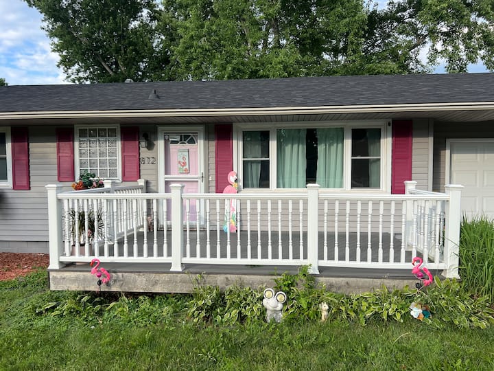 Cozy Retreat At Flamingo Cove - Ames, IA