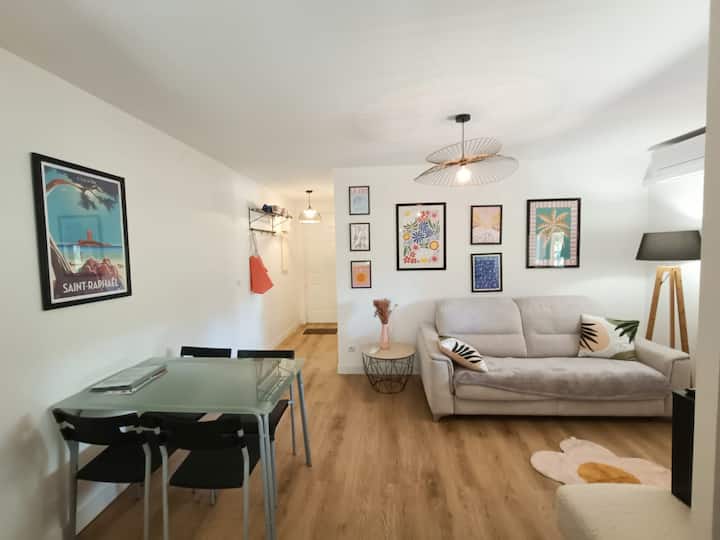 Superbe Appartement 80 M De La Mer Avec Terrasse - Fréjus