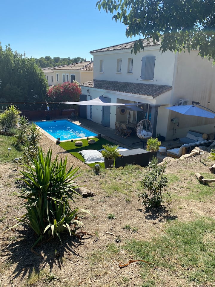 Villa De  104 M2 Avec Piscine - Velaux