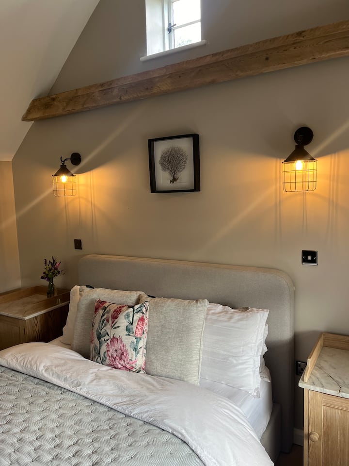 “Utterly Charming Gem Of A Barn” Near Vineyards - Hythe