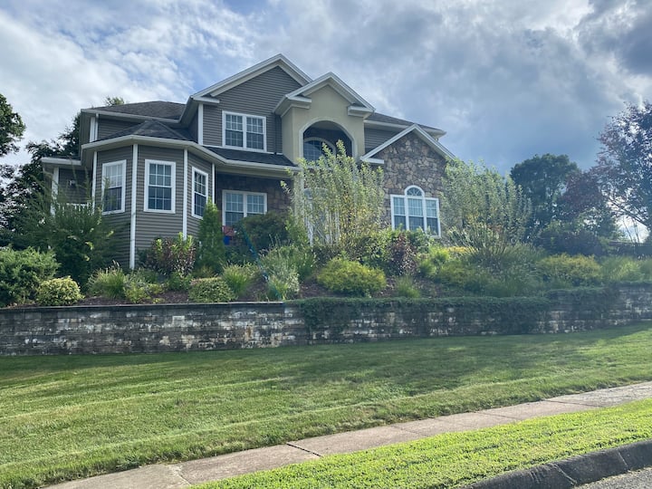 Gorgeous Private Whole House - New England