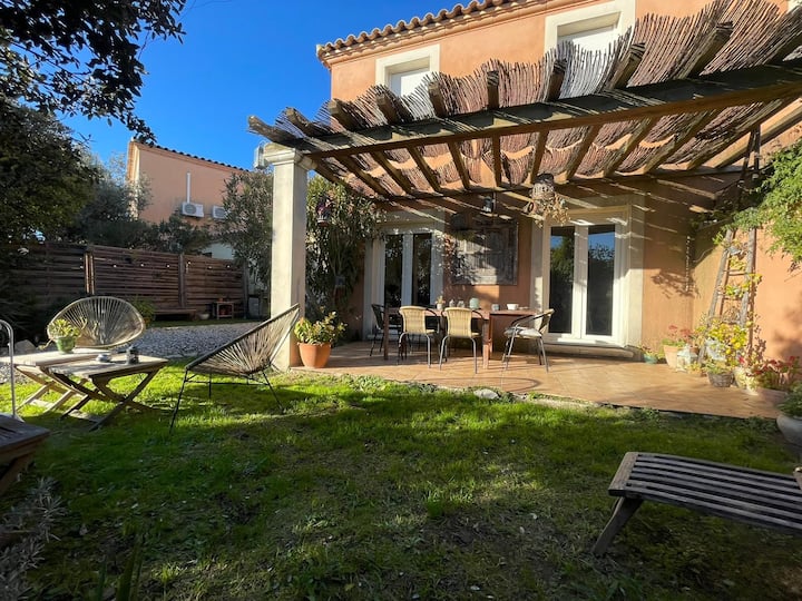 Maison En Garrigue Avec Complexe Sportif:  Hdn - Nîmes