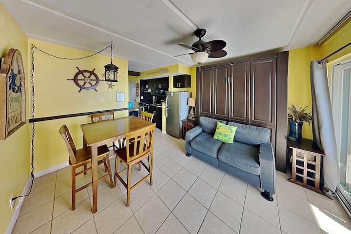 Beacher's Lodge 307 | Beachfront + Access To Pool! - Crescent Beach, FL