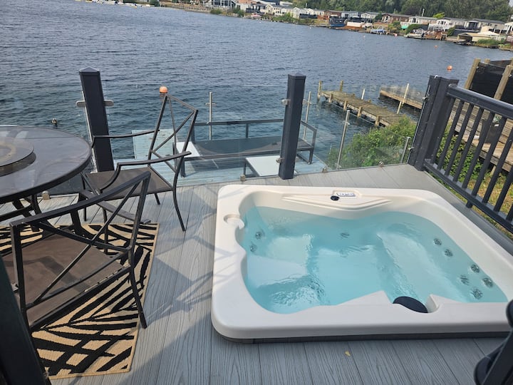 Lakeside Hot Tub Lodge - Tattershall - Woodhall Spa