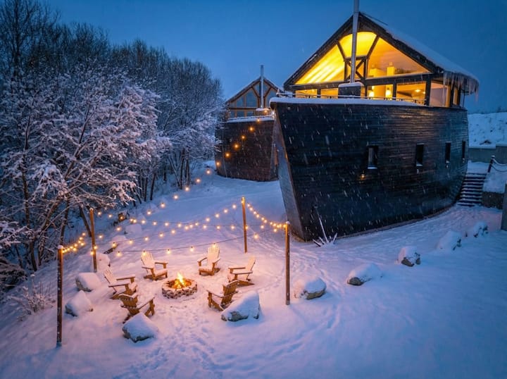 Unique Boat Shaped House At Lakefront #Instaworth - Liptovský Mikuláš