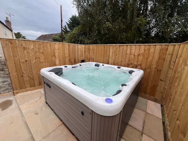 Countryside Farmhouse, Hot Tub, Spacious, - Taunton