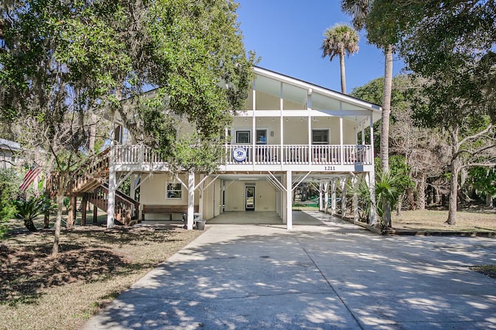 Buster's Hideaway Edisto- 1/2 Block From The Beach - Edisto Beach, SC