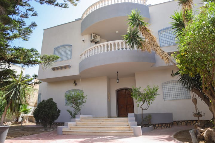 Spacieuse Villa 5 Chambres à Skanes Monastir - Monastir