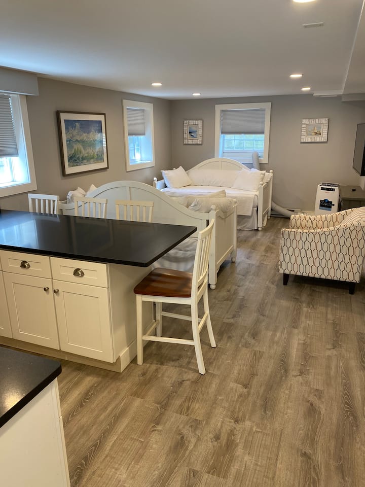 Studio Large Room, Walk To Town - Nantucket, MA