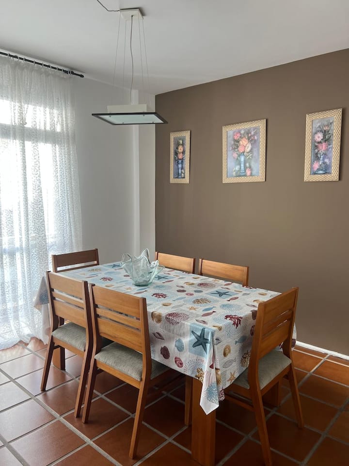 Apto Espaçoso A 350 M Da Praia! - Guarujá