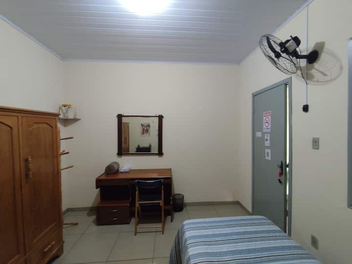 (Quarto 09) 1 Cama De Solteiro Em Pousada - Campo Grande