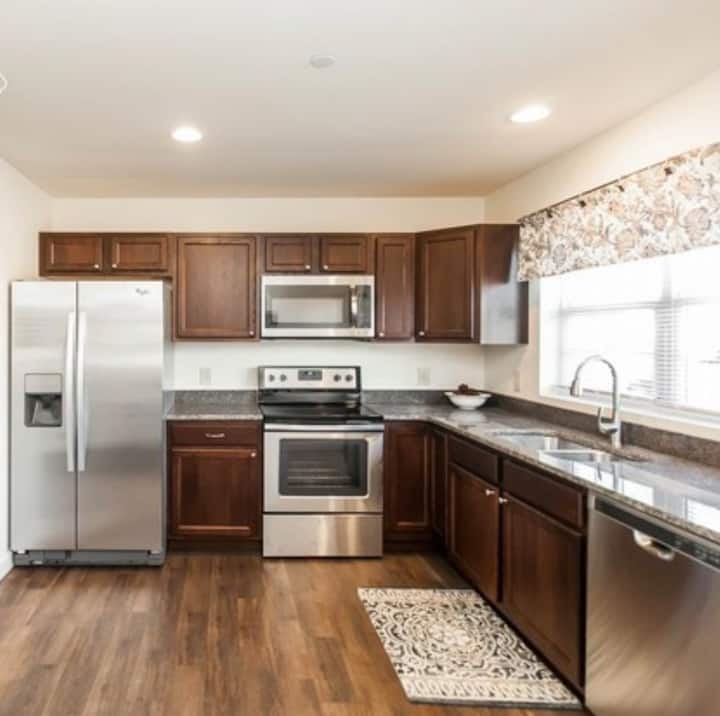 Beautiful, Clean, Town House. - Williamsport