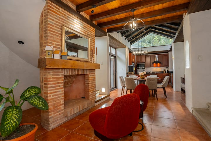 Villa Boutique En Antigua Para 8 Y 4 Parqueos - Guatemala