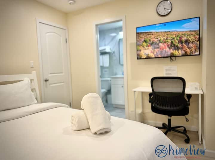 Charming Room W/ Private Bath & Porch In Flushing - New York City