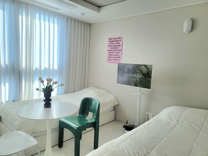 [신규 Open] Cozy 룸 /침대2개(퀸,싱글) - Daegu