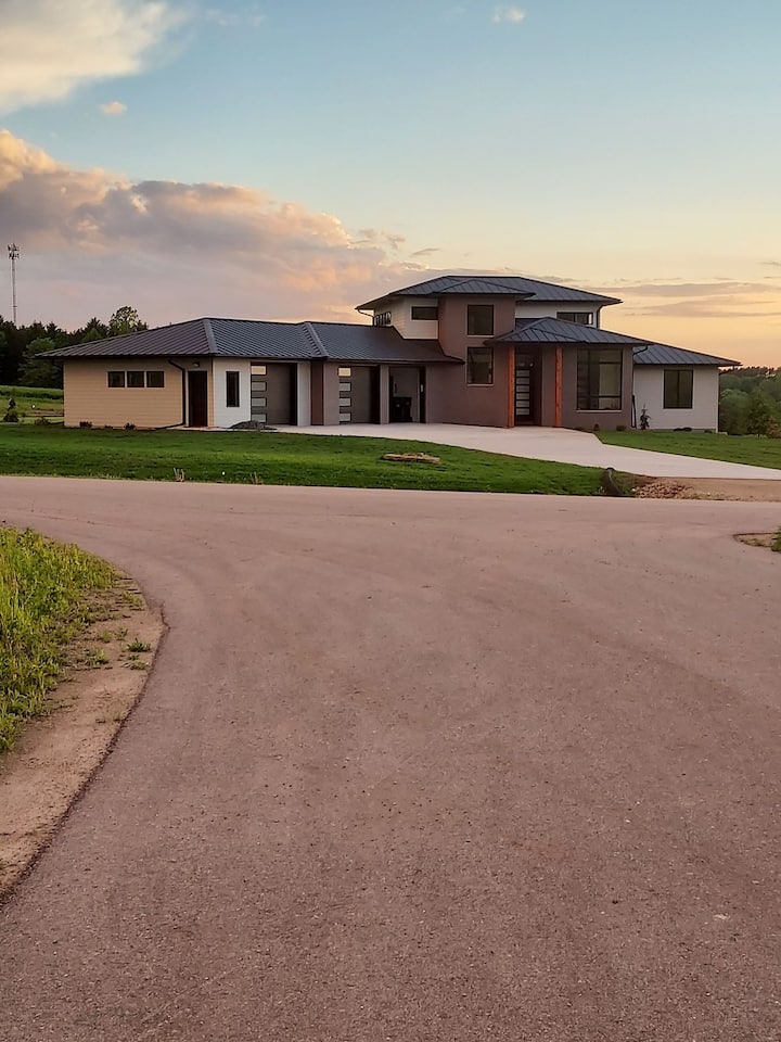 Modern Home In The Country - New London, WI