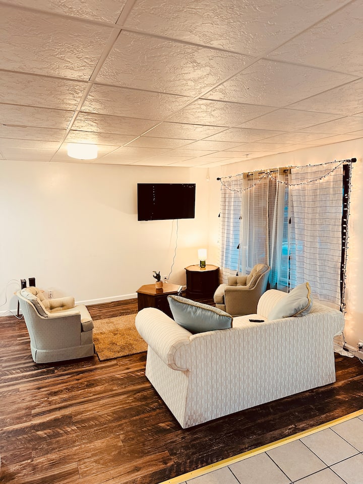 Peaceful Nest 25 Mins From Falls & Bills Stadium - Buffalo, NY
