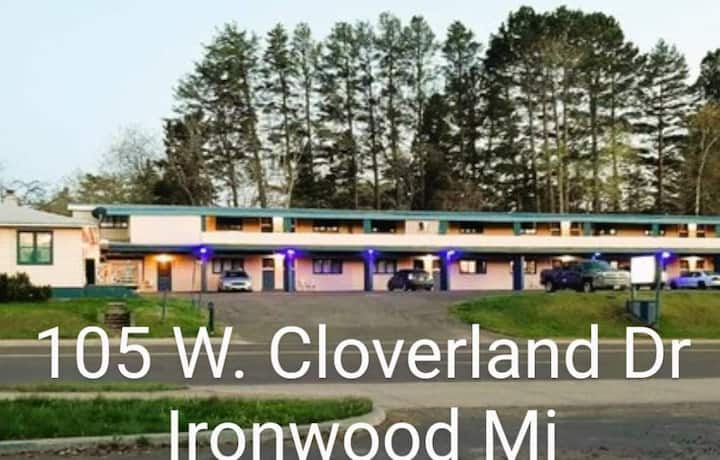 Love Hotels Timberline - Ironwood, MI