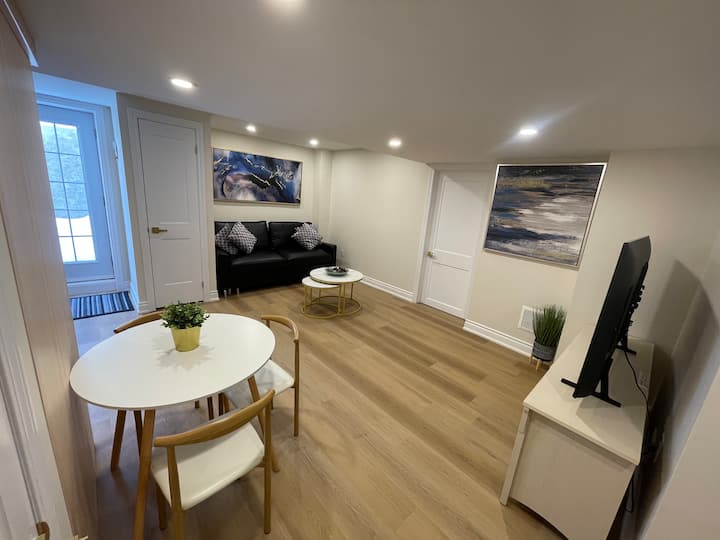 Stylish 2-bedroom Bsmnt Aptt Pvt Entrance-parking - Mississauga