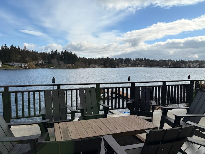 The Kitsap Lakefront Oasis - Bremerton, WA