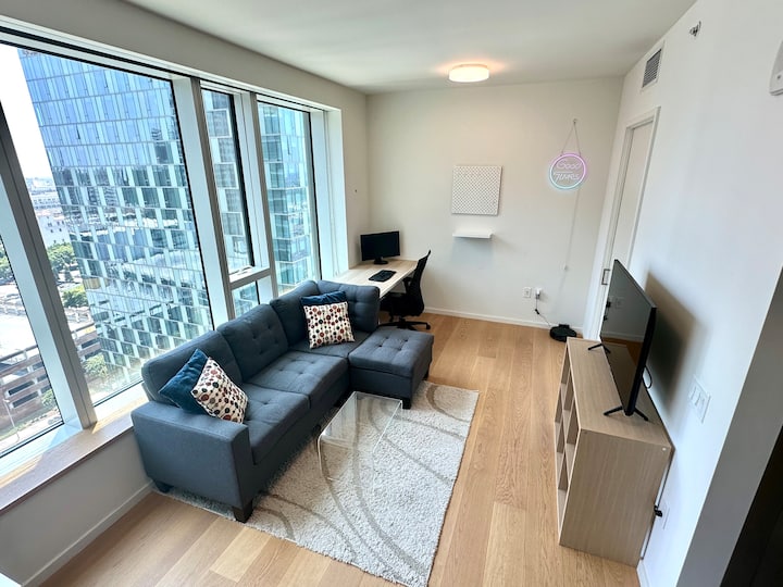 Luxury Furnished Studio In Dtla (+Free Parking) - Los Angeles, CA