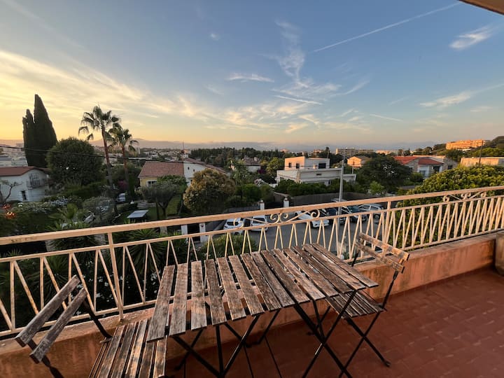 Cosy Apt Vue Montagnes à Antibes - Antibes