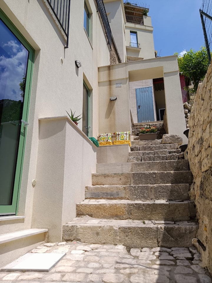 Acciana Garden
Oasi Verde In Pieno Centro Storico - Modica
