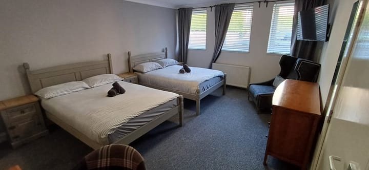 67-7 Quad En-suite Room Kirkcaldy.fab 4 Edinburgh - Kirkcaldy